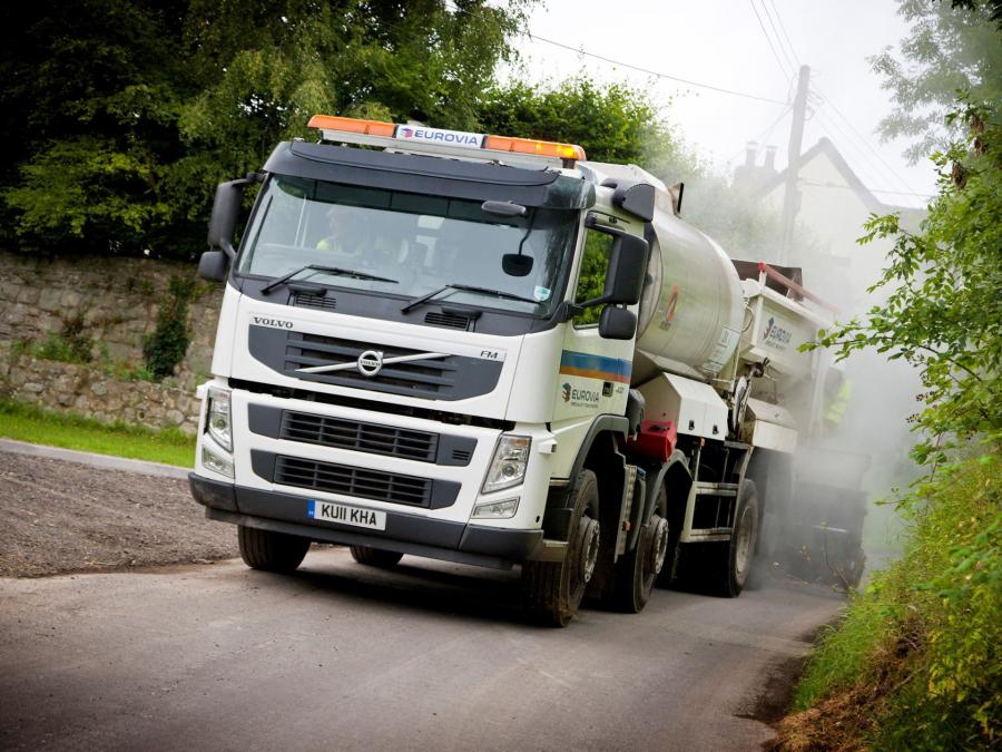 Volvo FM 420 8x2 2010 года выпуска для рынка Великобритании и Ирландии. Фото 1. VERcity